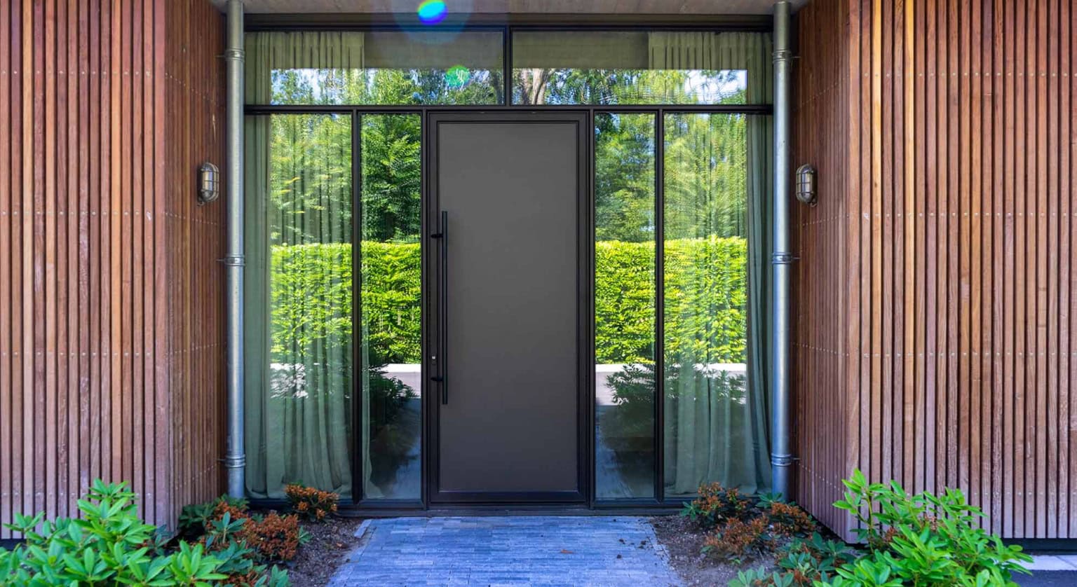 Buy hinged exterior door: Modern and practical design