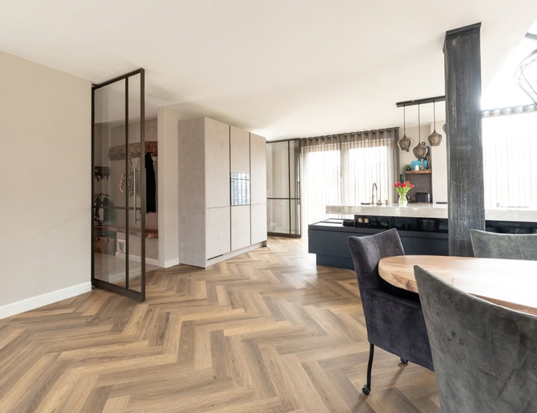 Exactly how far does a pivot door rotate? Aluwdoors | Bespoke